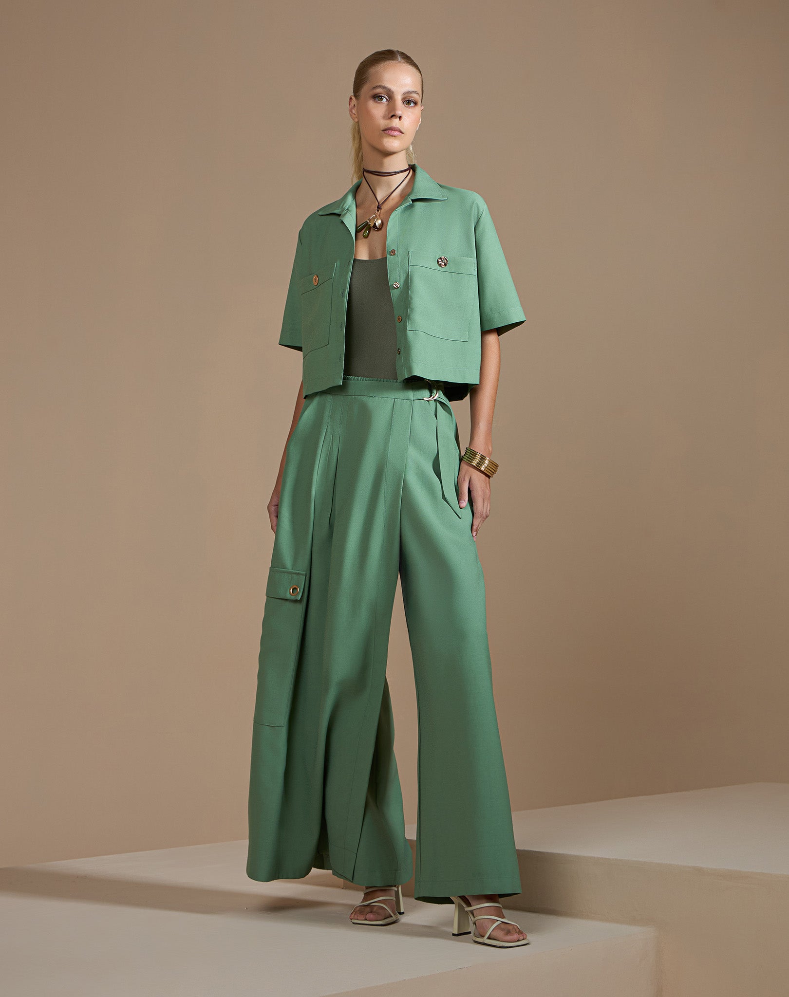 Calça Wide Leg em Alfaiataria Leve Alecrim com Bolsos Frontais ...